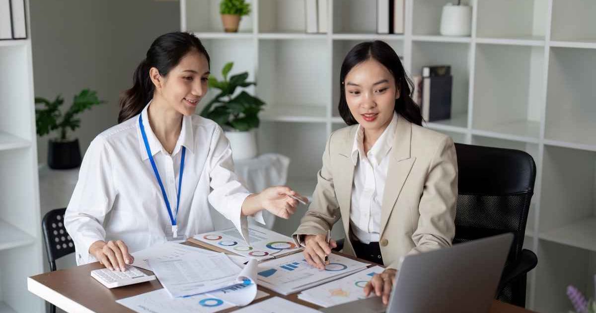 Perbedaan Staff Accounting dan Finance: Tugas, Skill, & Prospek ...